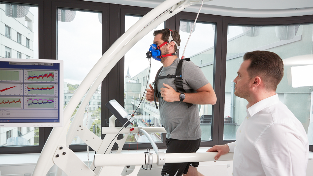 Blood lactate diagnostics with spiroergometry (treadmill or cycle ...